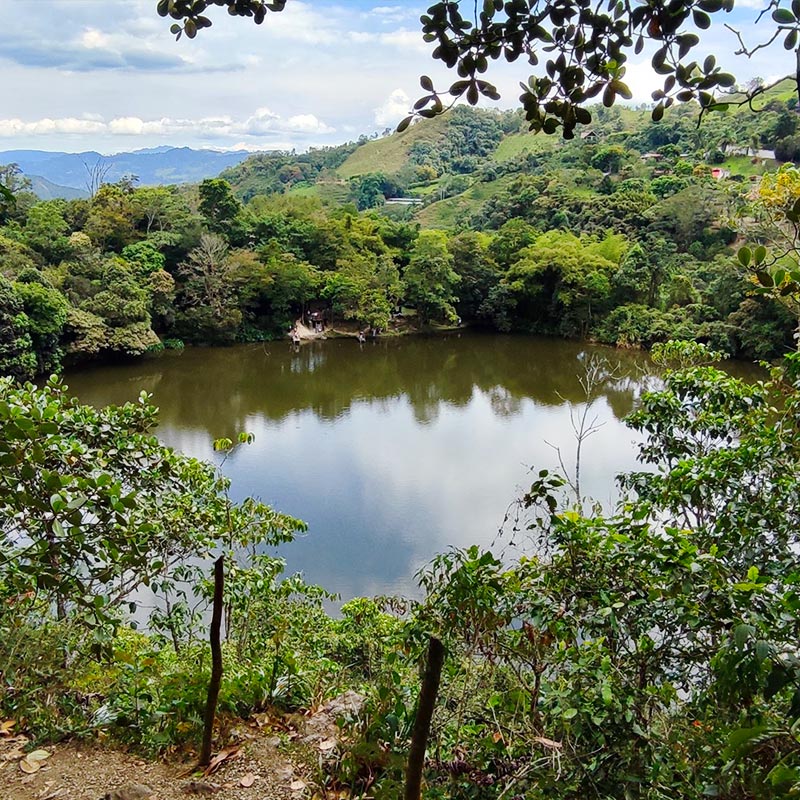 Jardín Encantado y Laguna el Tabacal - Viajes Aventour